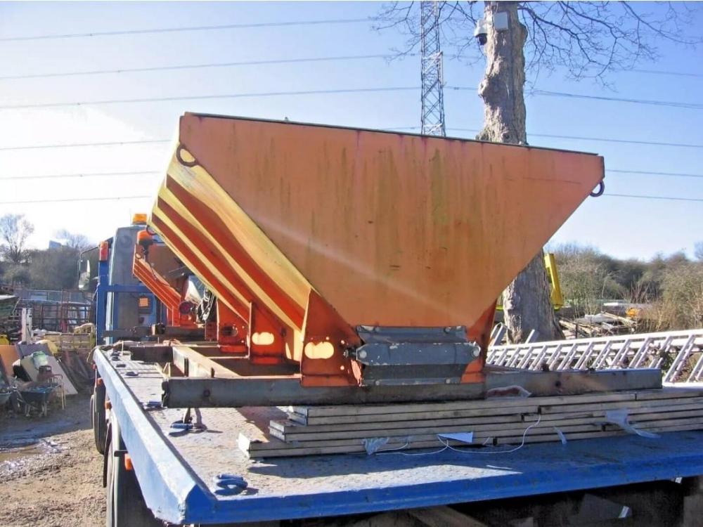 DIRECT COUNCIL BUNCE EPOKE S2300E GRITTER BODY C/W DONKEY ENGINE for ...